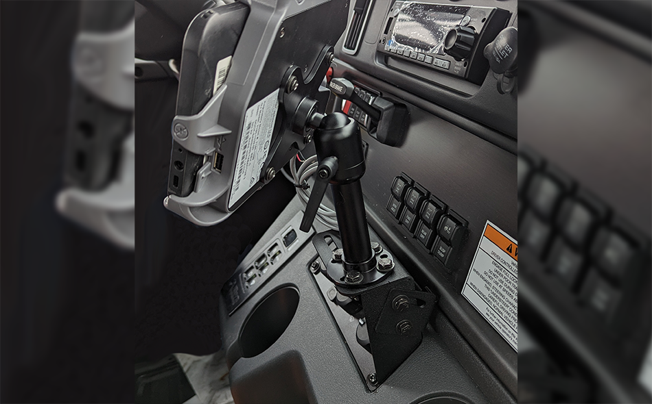 Gamber-Johnson KIT - FREIGHTLINER M2 PLUS DASH MOUNT WITH 75MM VESA ...